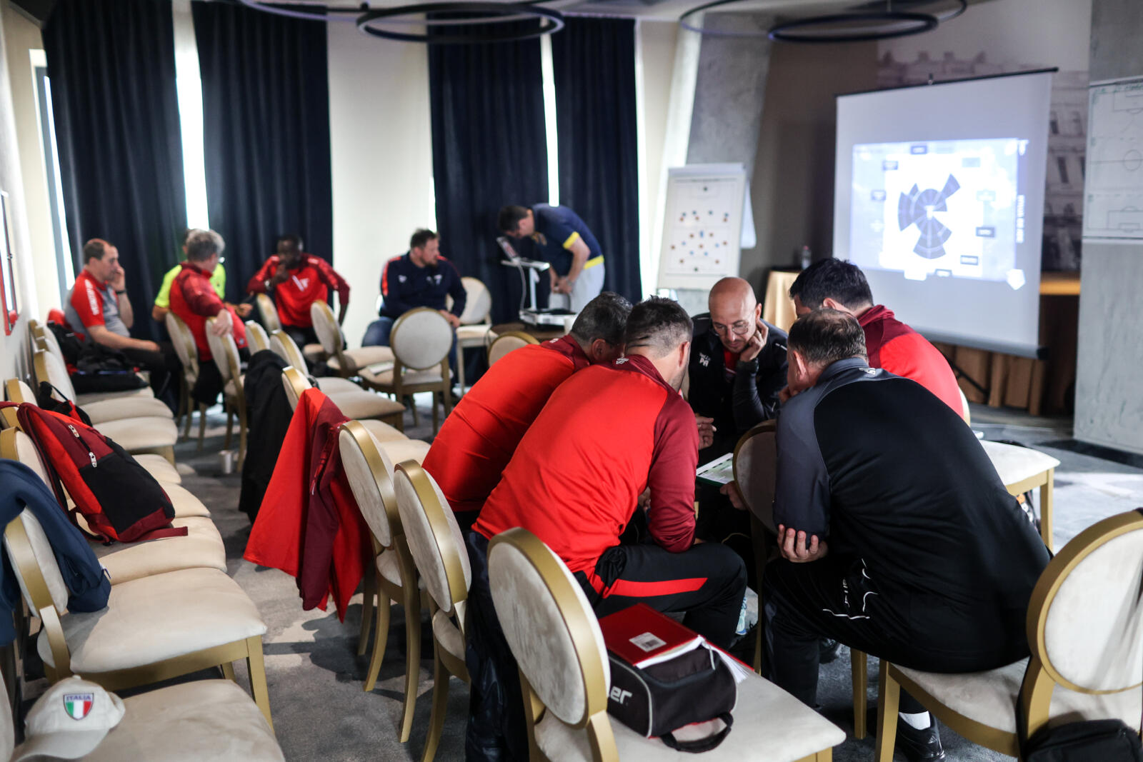 Proiectul educațional FRF Club Implementation a ajuns la academiile ...